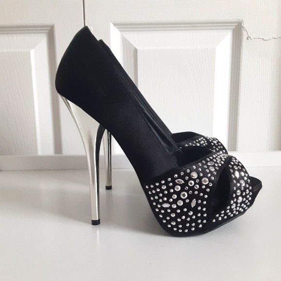 Deb | Shoes | Deb 9s Silver Studded Metallic Peep Toe Heels | Poshmark
